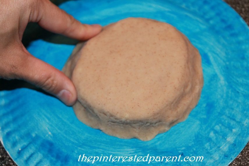 Paper Plate Play Dough Nature Island – The Pinterested Parent