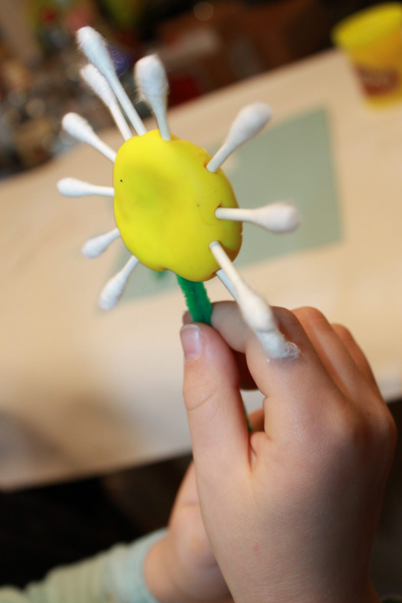 Q-Tip Daisy Craft – The Pinterested Parent